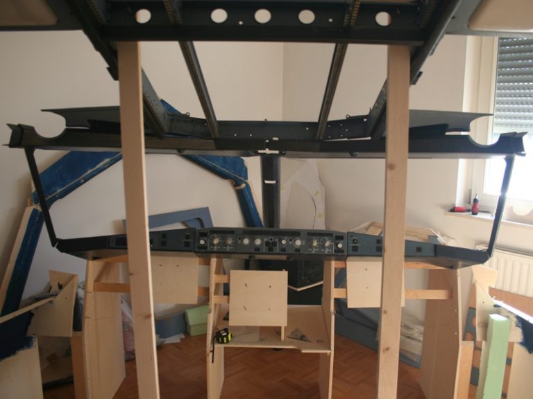 Test fitting overhead rack. – SIMon A320